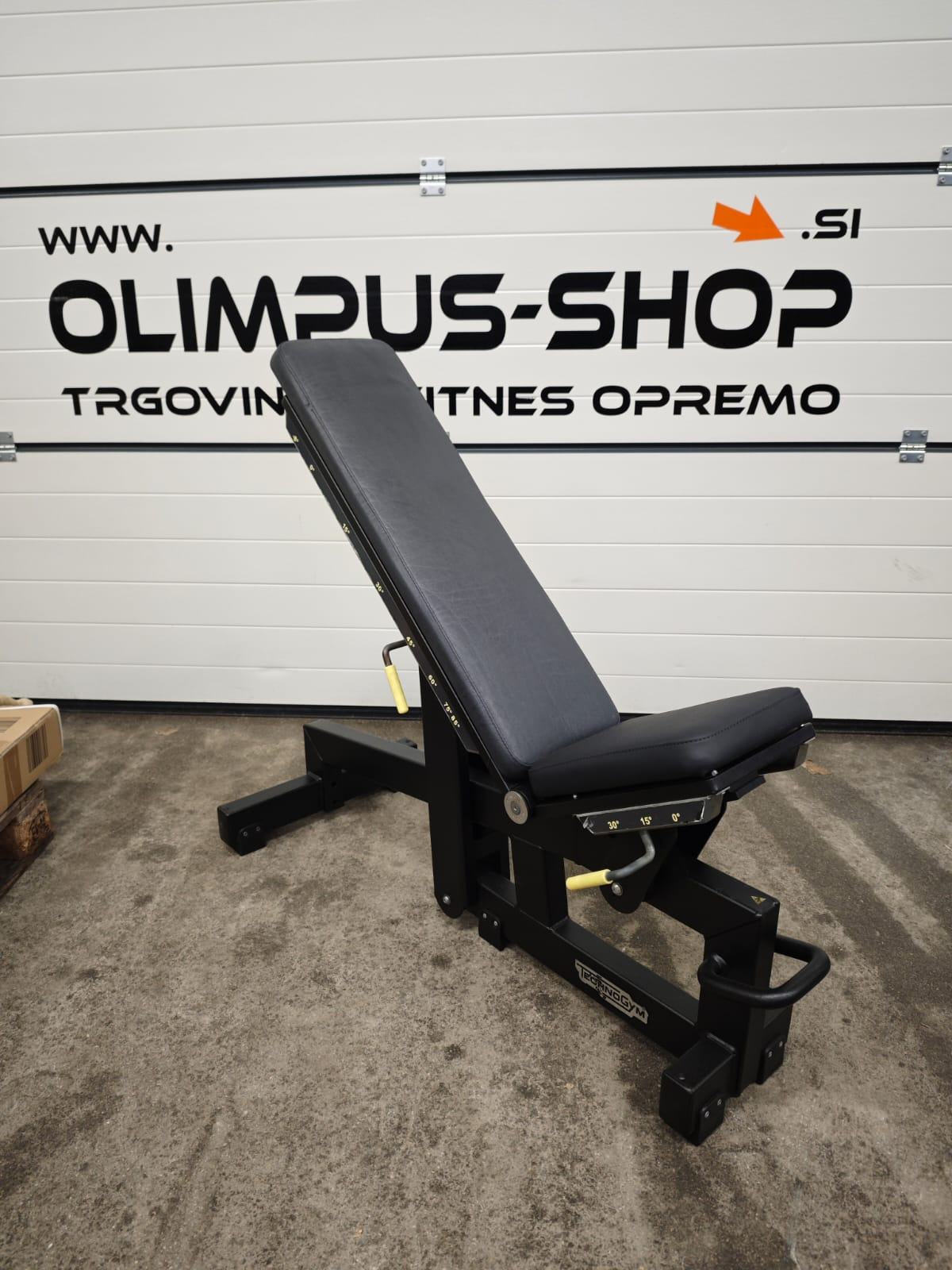 Technogym Pure Strength nastavljiva adjustable bench - Black