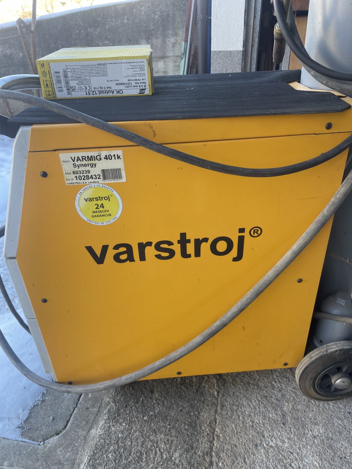 Varilni co2 varstroj