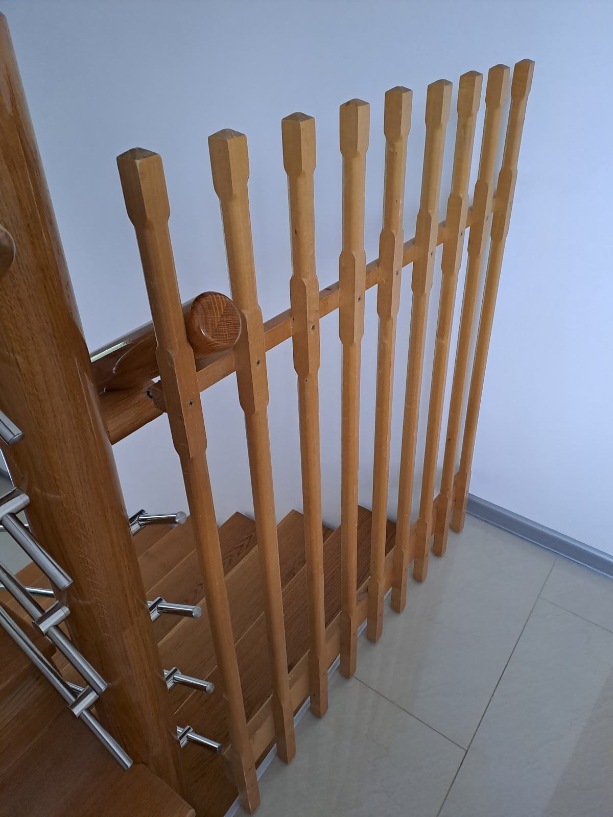 Otroška varovalna ograja za stopnice