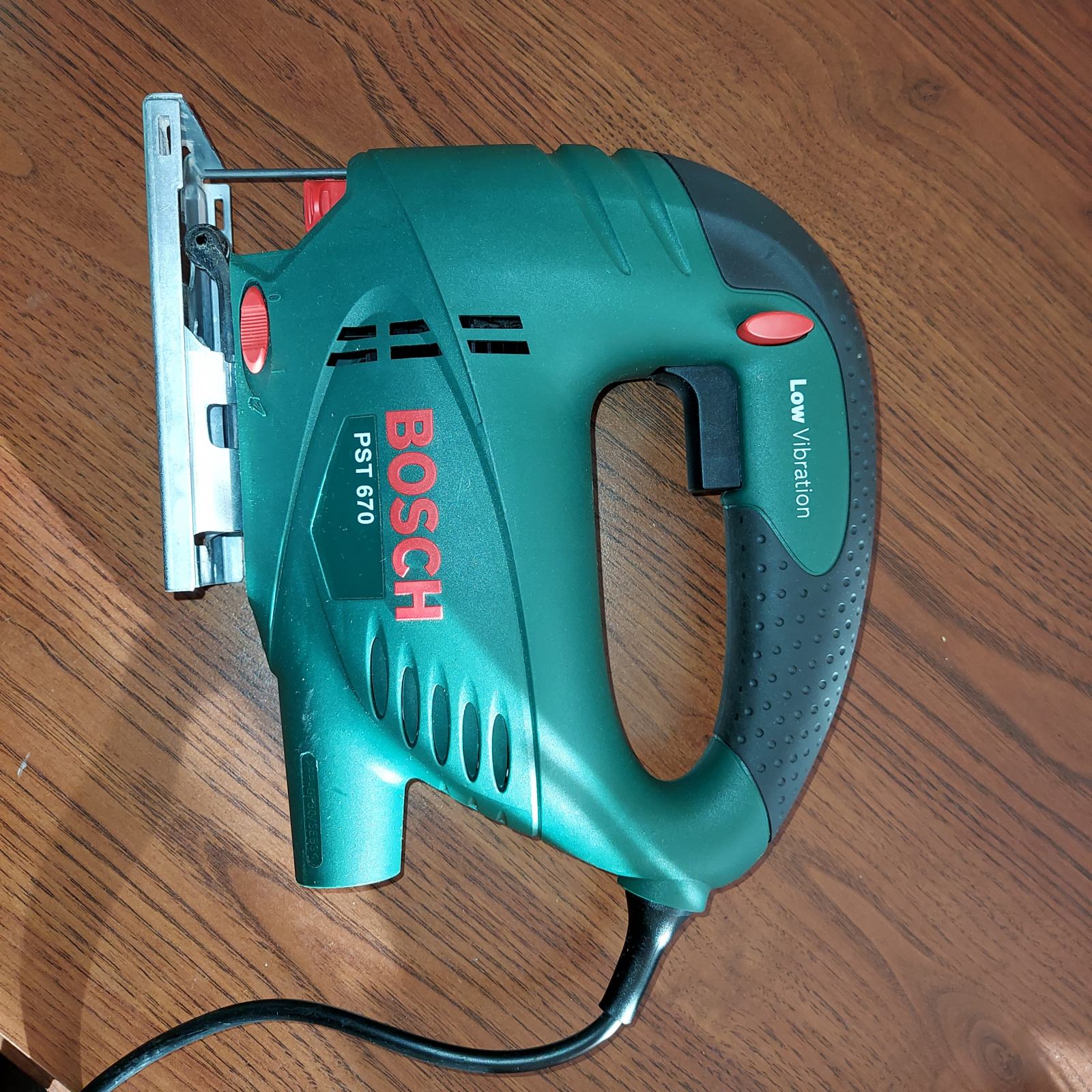BOSCH PST 670 vbodna žaga odlična