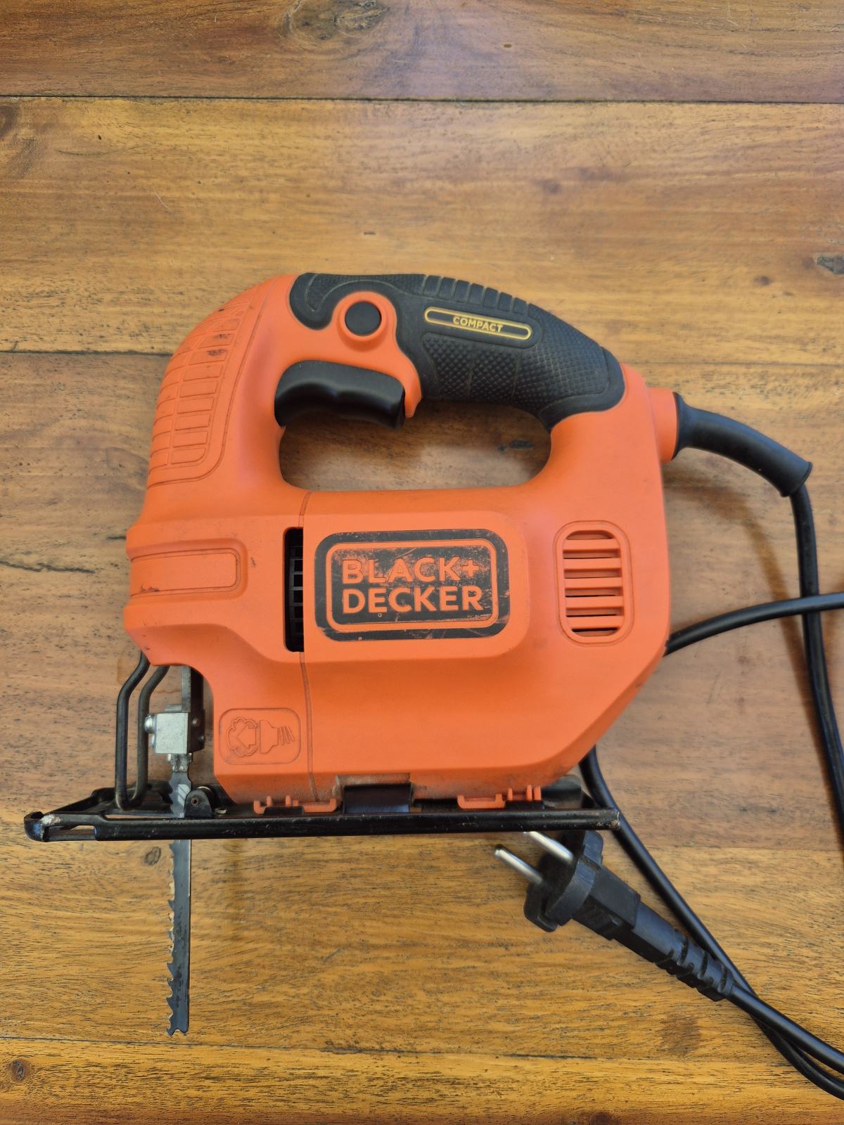 Vbodna žaga Black&Decker KS 501