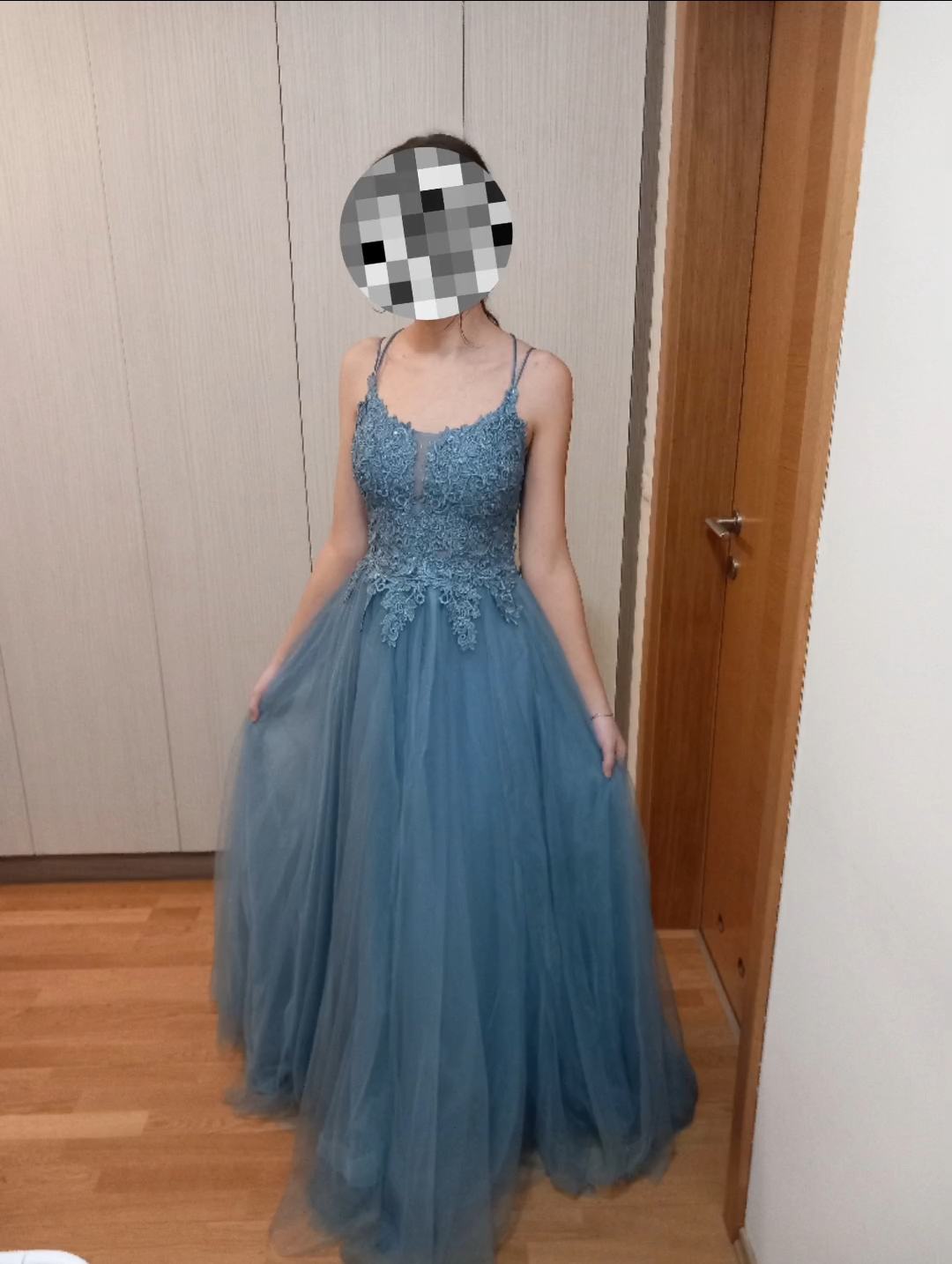 Elegantna obleka primerna za valeto in maturantski ples