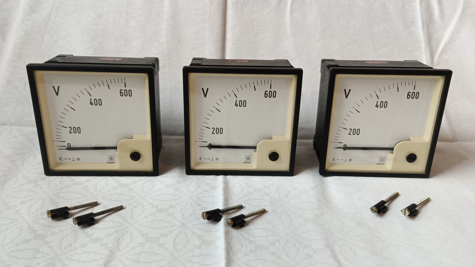 VOLTMETER 600V 3X