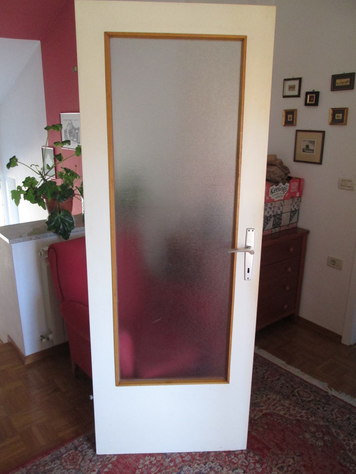 PRODAM DVE VRATNI KRILI S STEKLOM