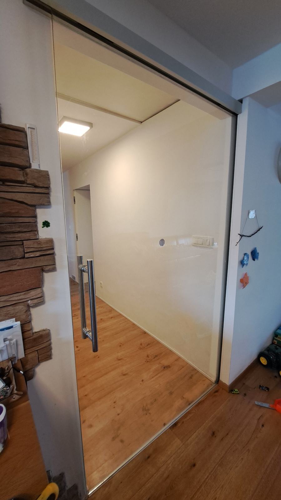 STEKLENA DRSNA VRATA