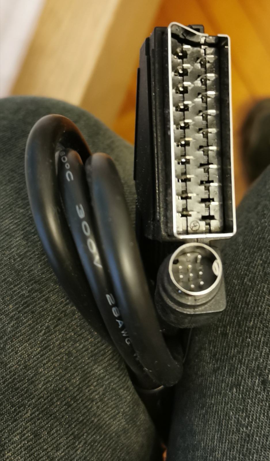 SCART - mini DIN kabel, nerabljen (21pin - 9 pin)