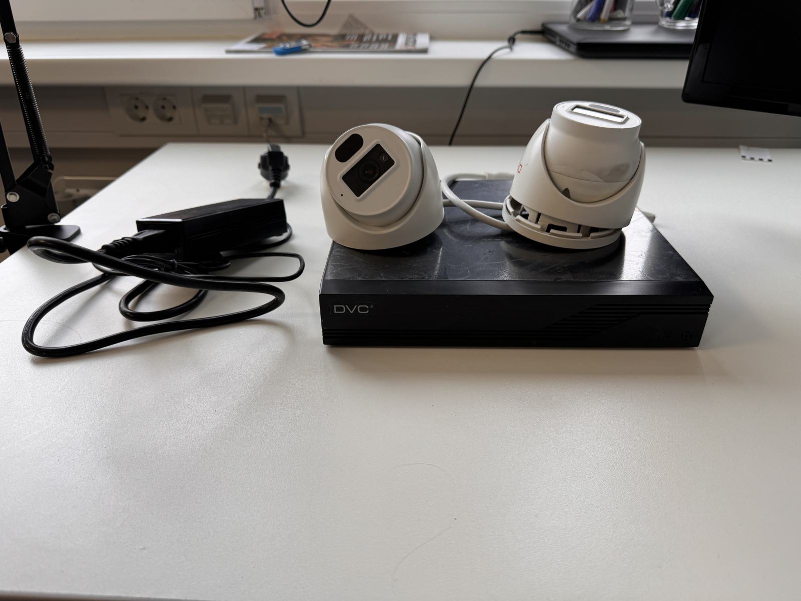 Snemalnik 4 kanali DVC + 2X Video kamera DVC (PROFESSIONAL)