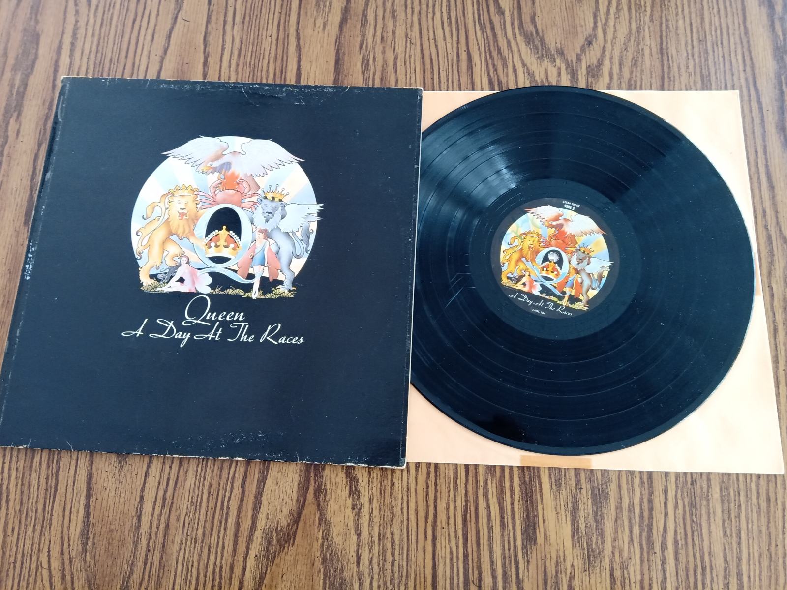 LP Plosca Queen A day at the Races