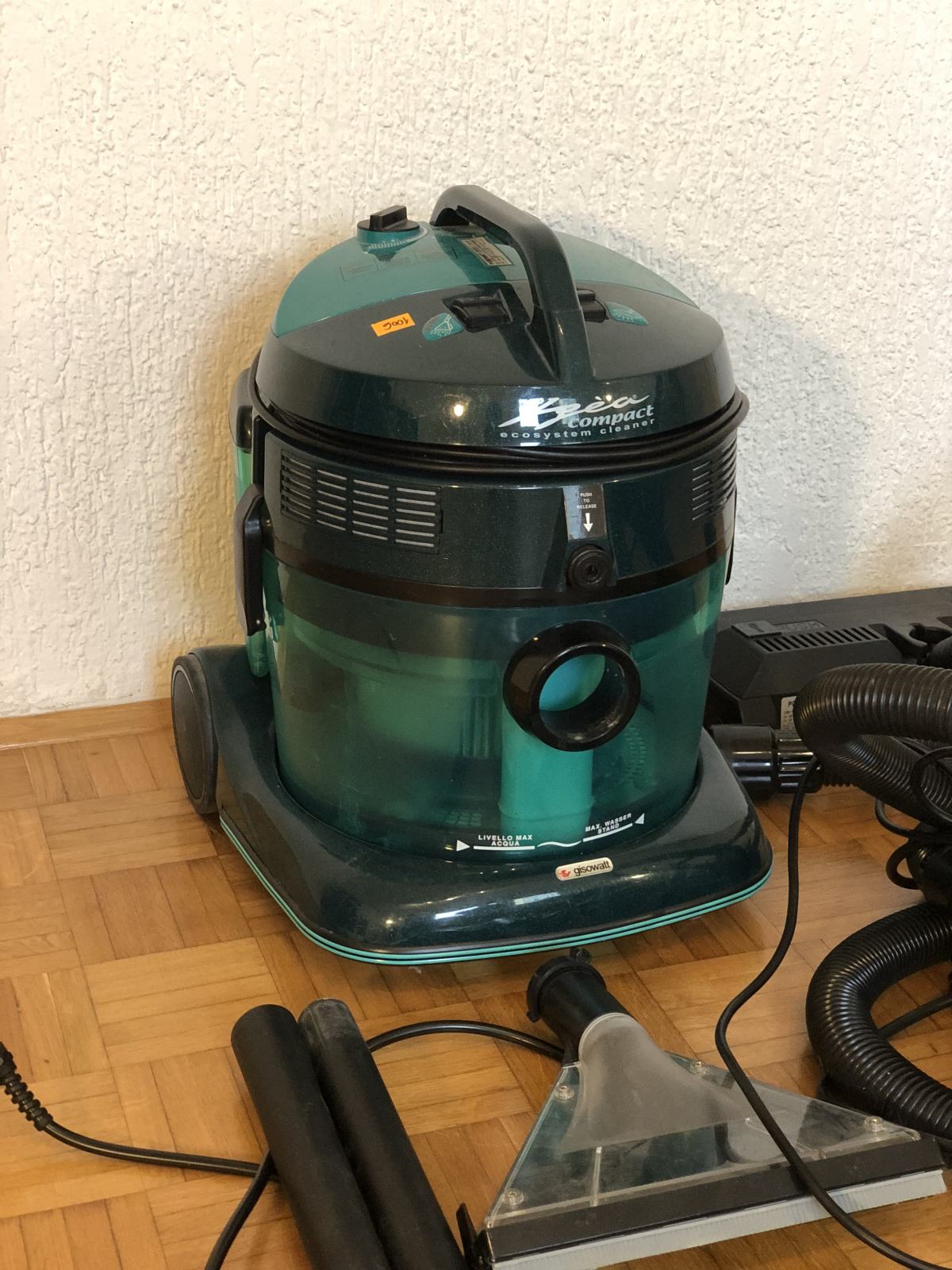 Globinski vodni sesalec Batagel Igea Compact