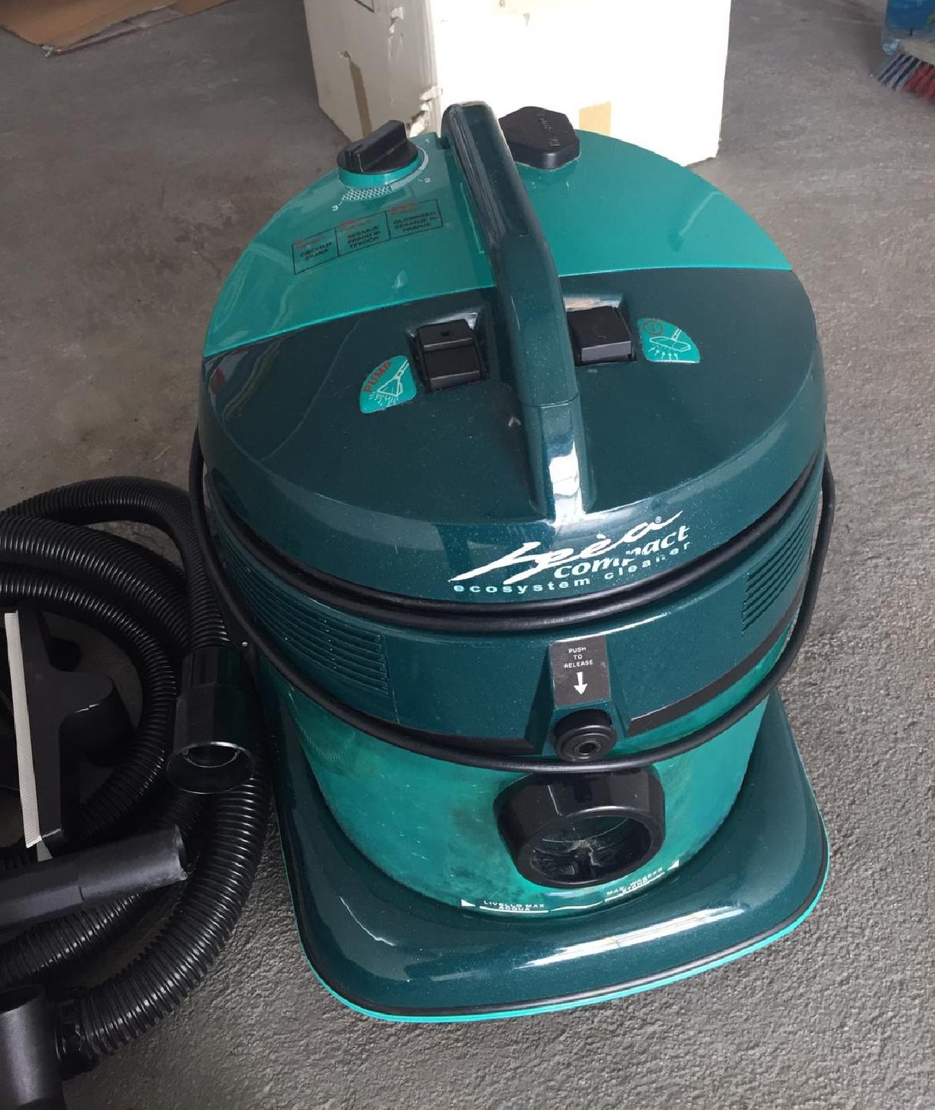 Vodni sesalnik Batagel IGEA Compact