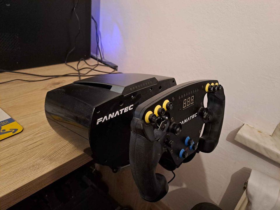 Fanatec CSL Elite 1.1 + F1® Esports V2 Wheel