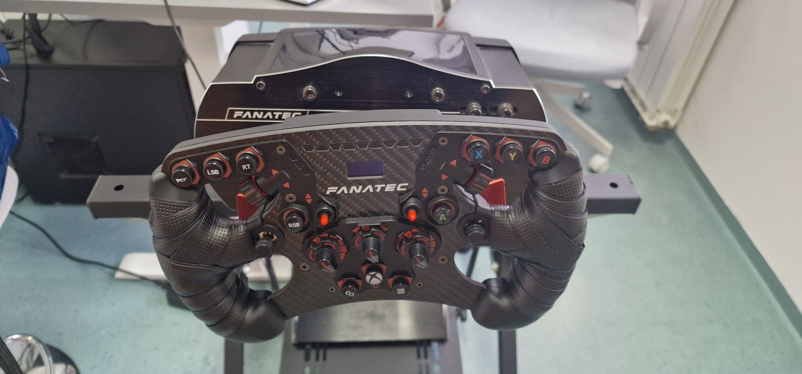 Fanatec Wheelbase v2.5, ClubSport Formula Volan v2, Pedals v2, stand