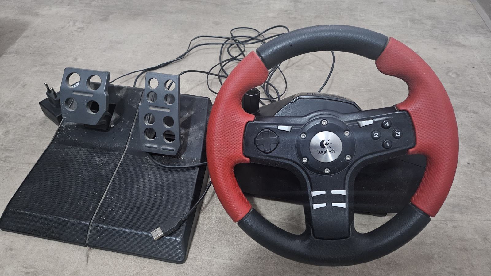 Volan Logitech Formula Force EX, model: E-UM14, USB za PC