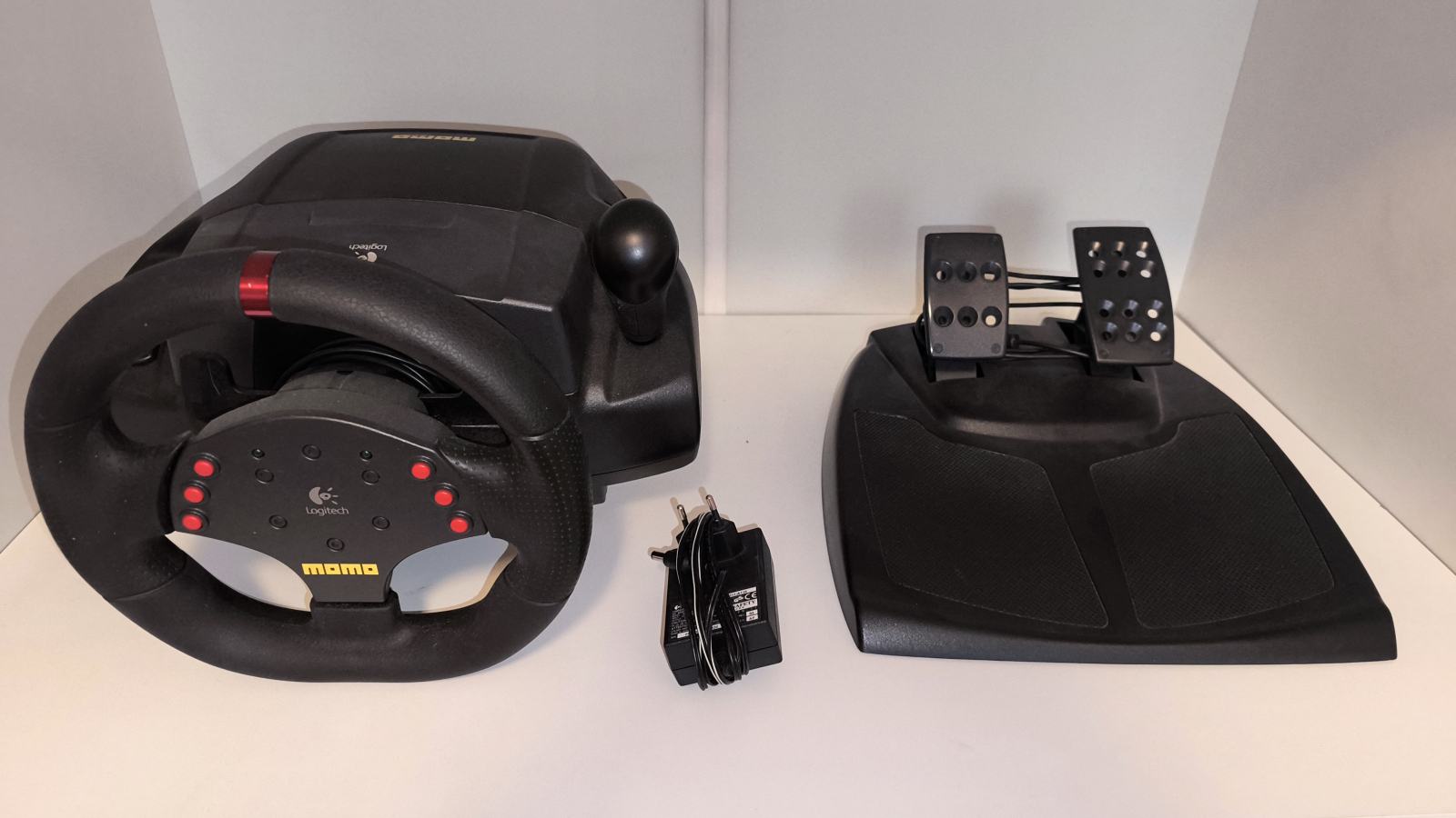 Logitech Momo Racing Wheel