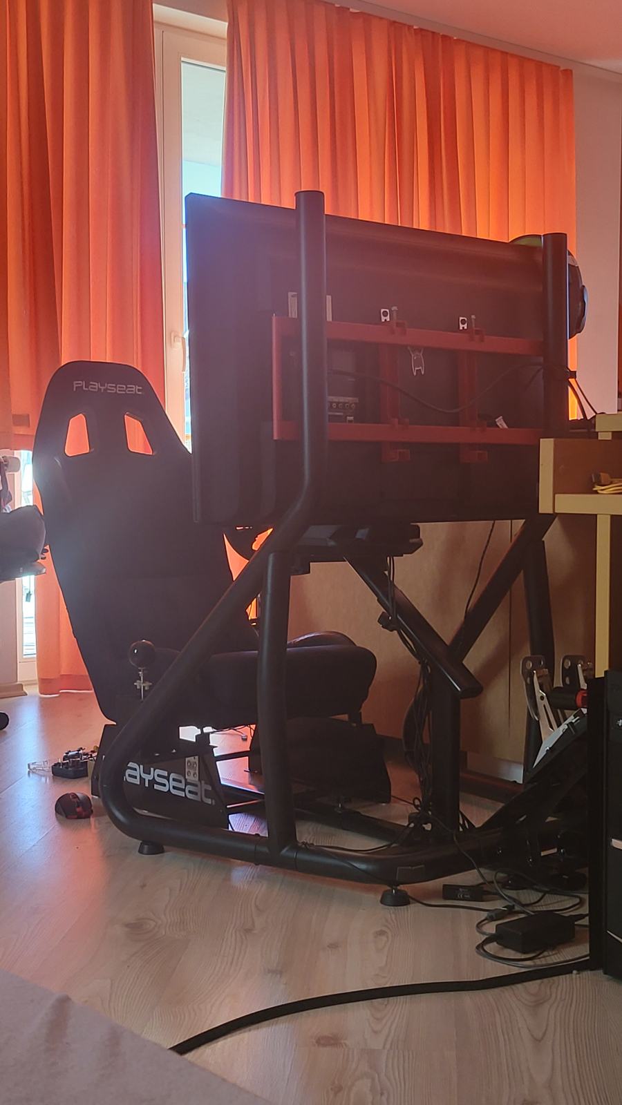 Simulator dirkanja rig in volan Logitech G923 plus 6+R sek menjalnik