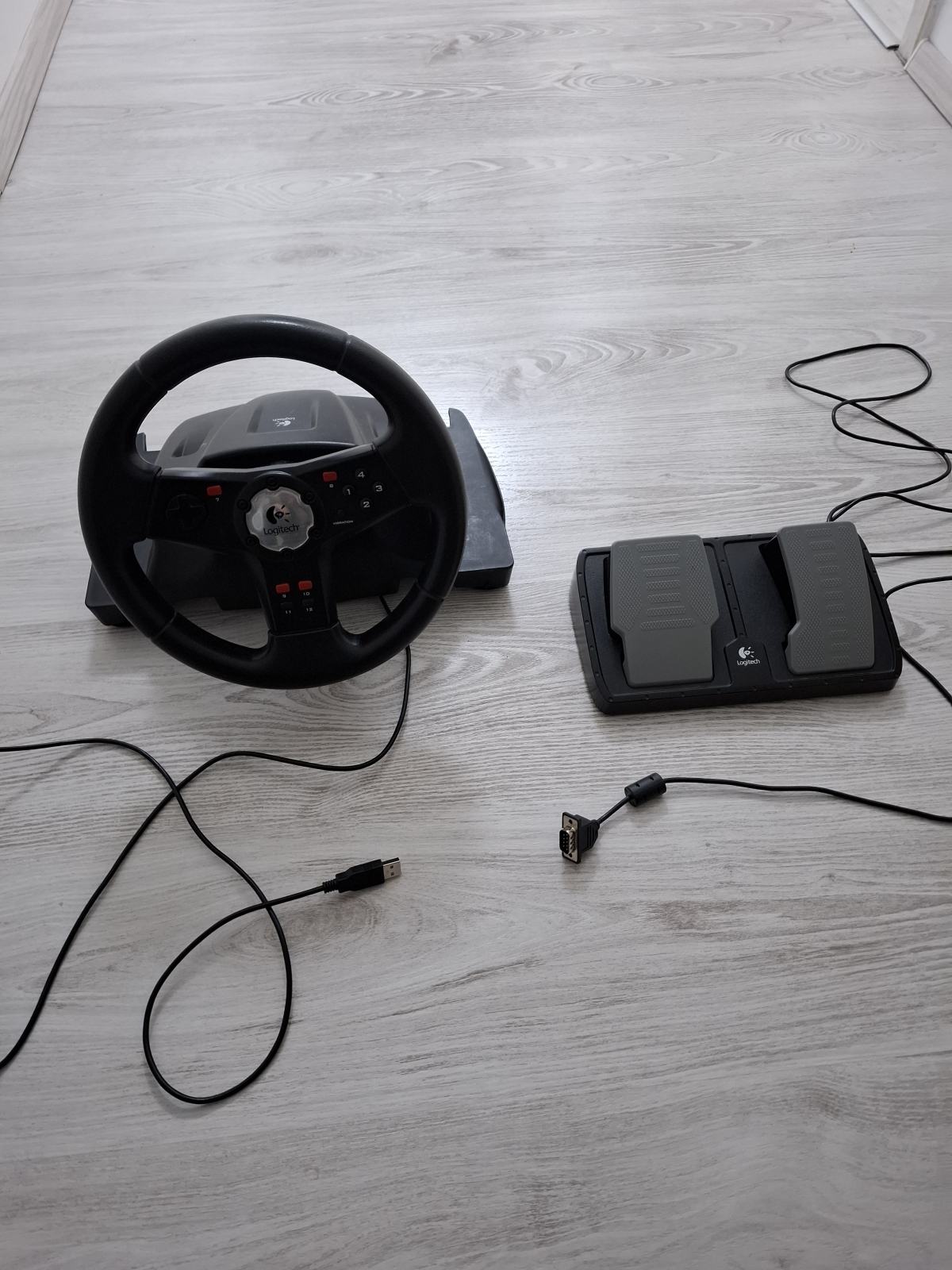 Volan Logitech + pedala
