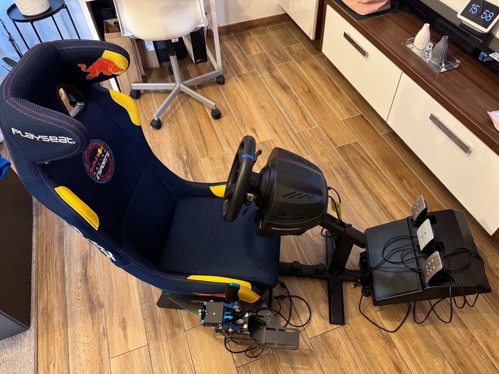 Sedež Playseat evolution pro+ volan Thrustmaster T 300