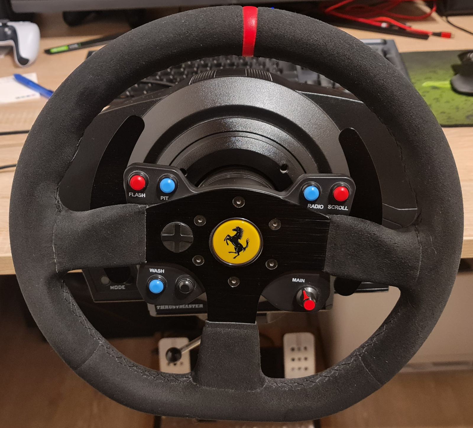 Thrustmaster T300 Ferrari volan za PC, PS4 in PS5 z dodatki