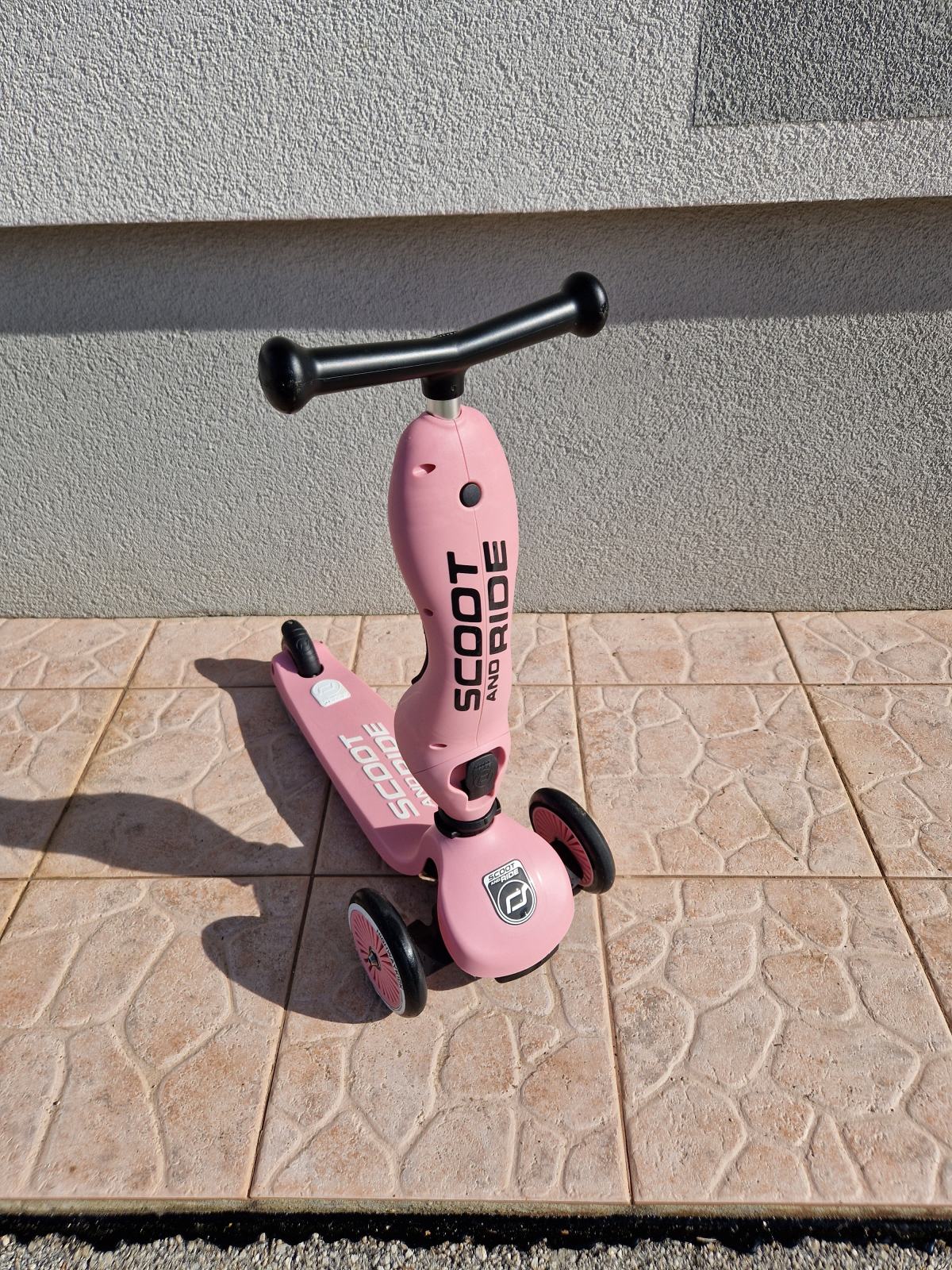 Scoot and Ride otroški poganjalec in skiro roza