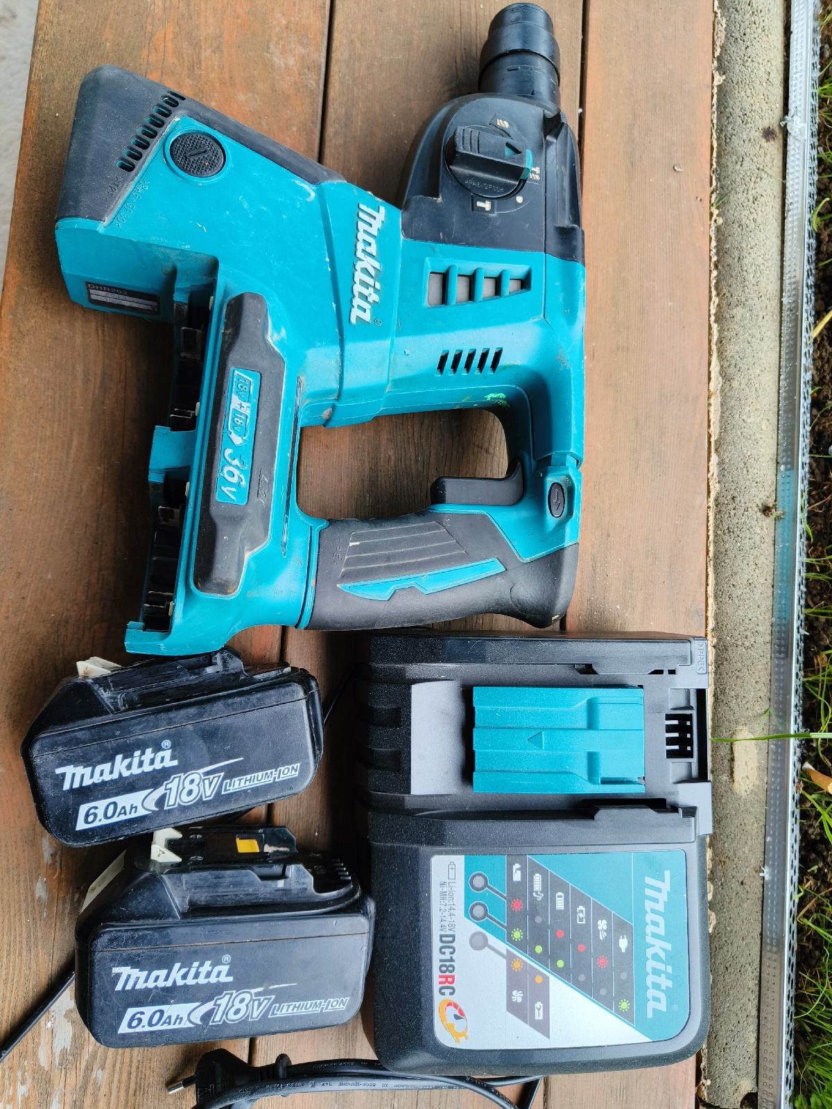 Makita Baterijski udarni vrtalnik DHR263