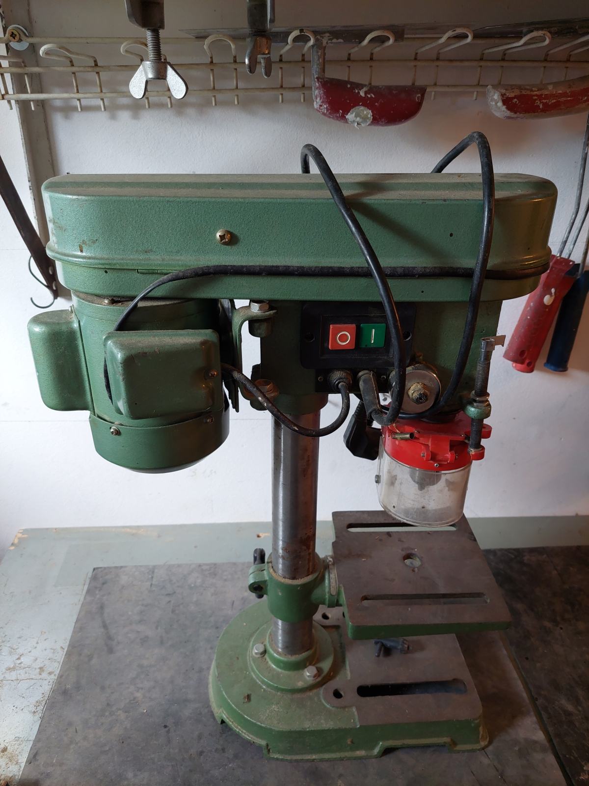 Namizni vrtalni stroj Mister Tool SB 3303W