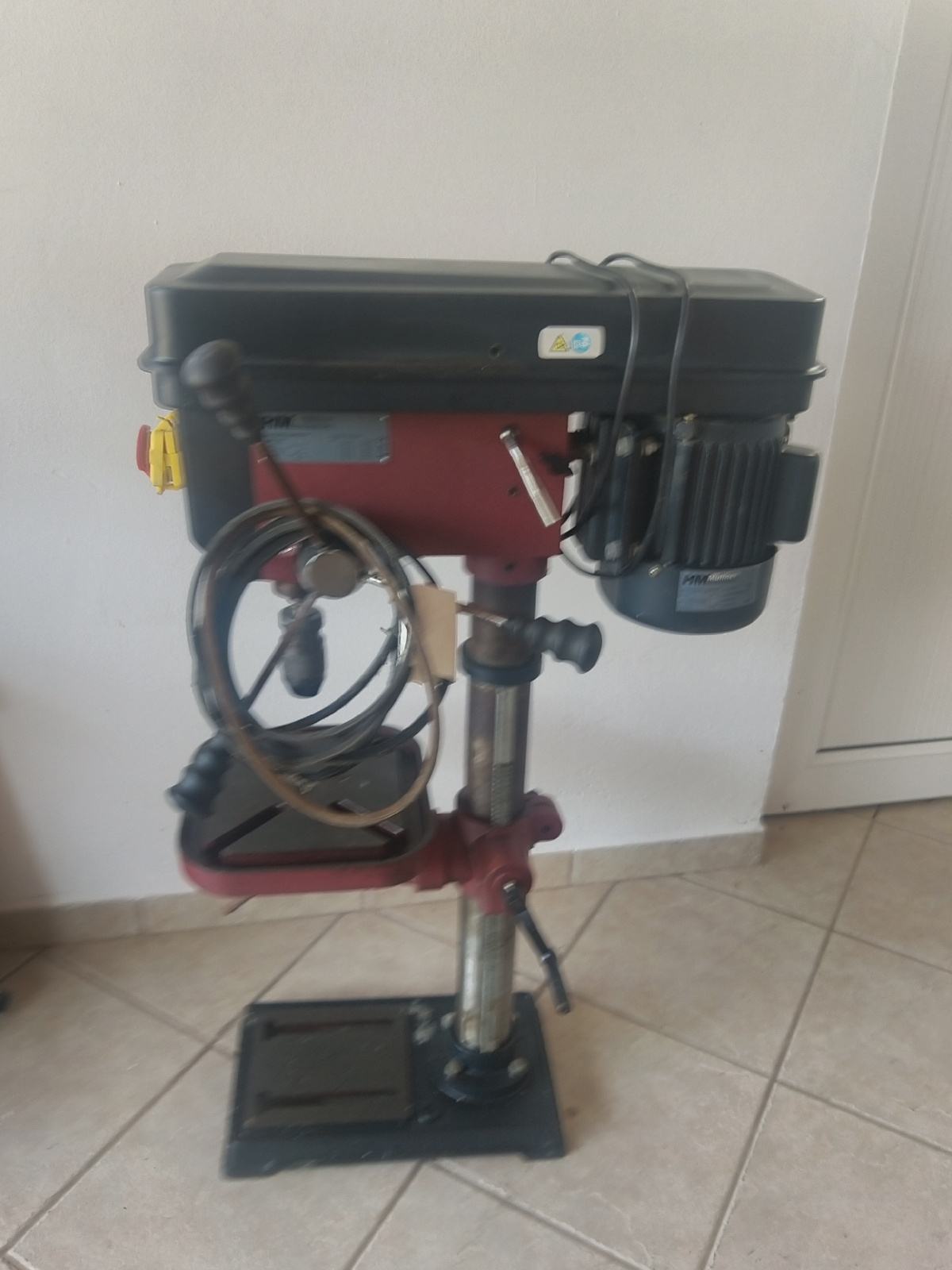 Namizni vrtalni stroj