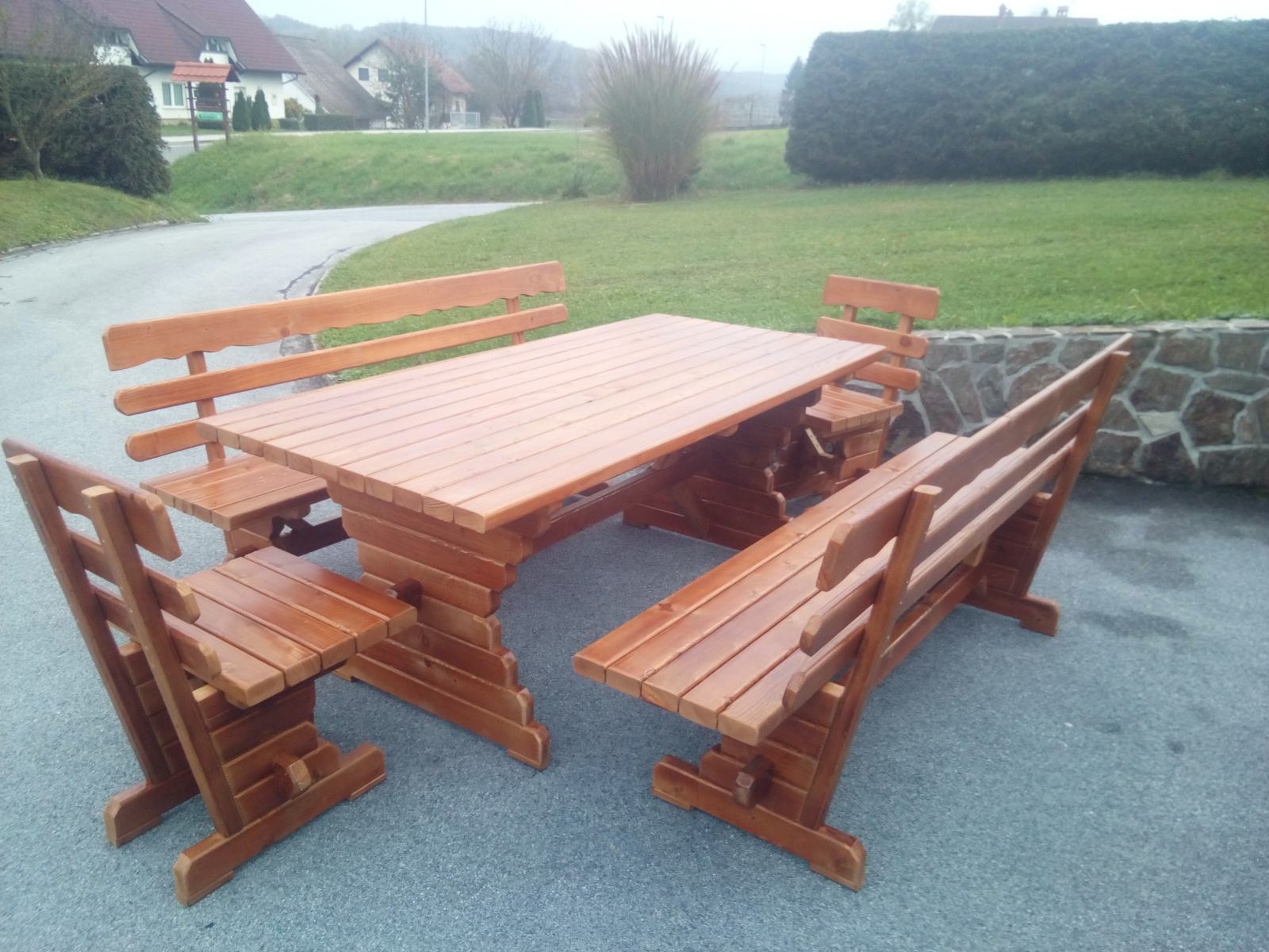 Podam garnituro dozine dva metra cena 200€