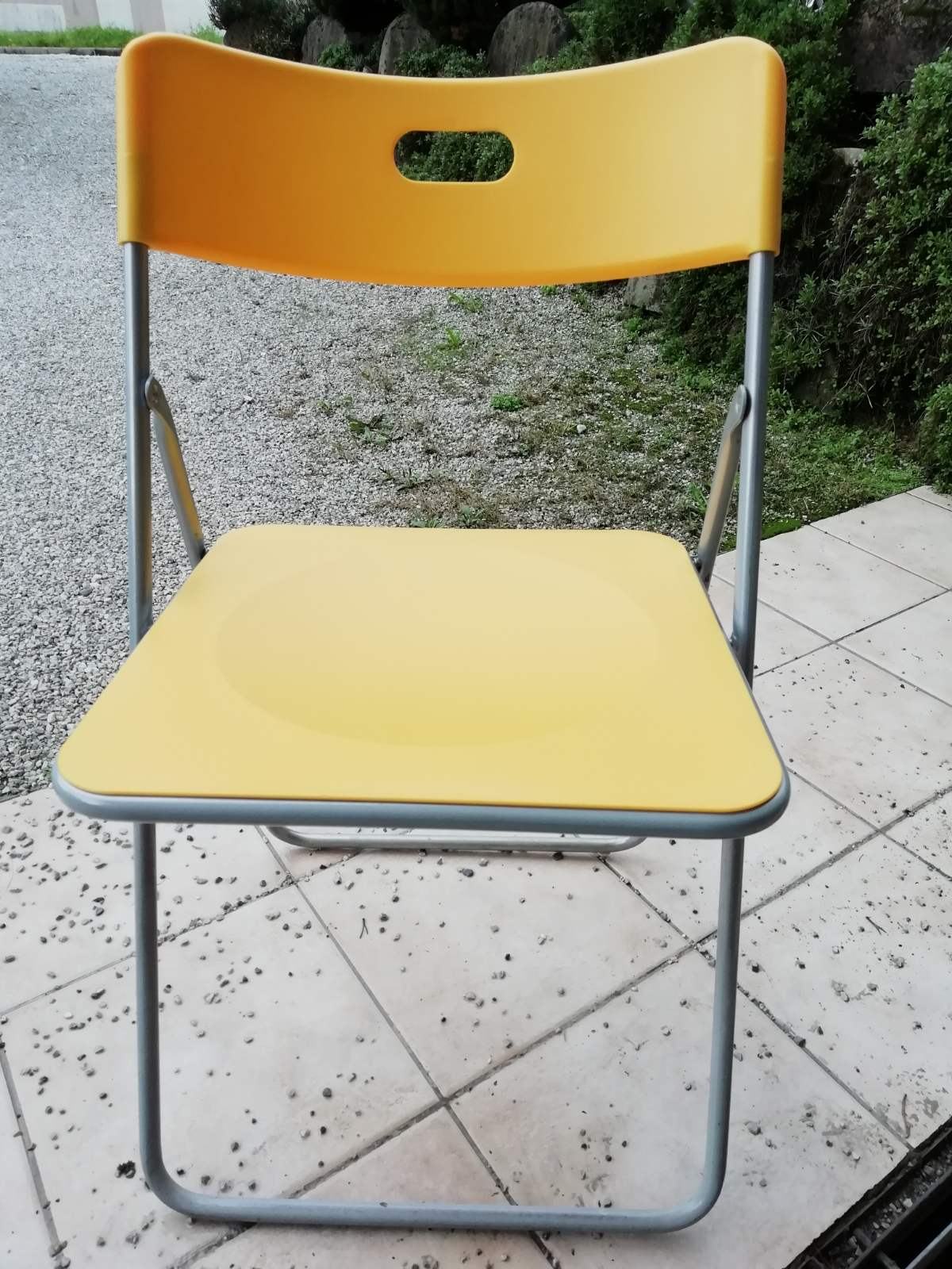 Vrtni stoli rumene barve