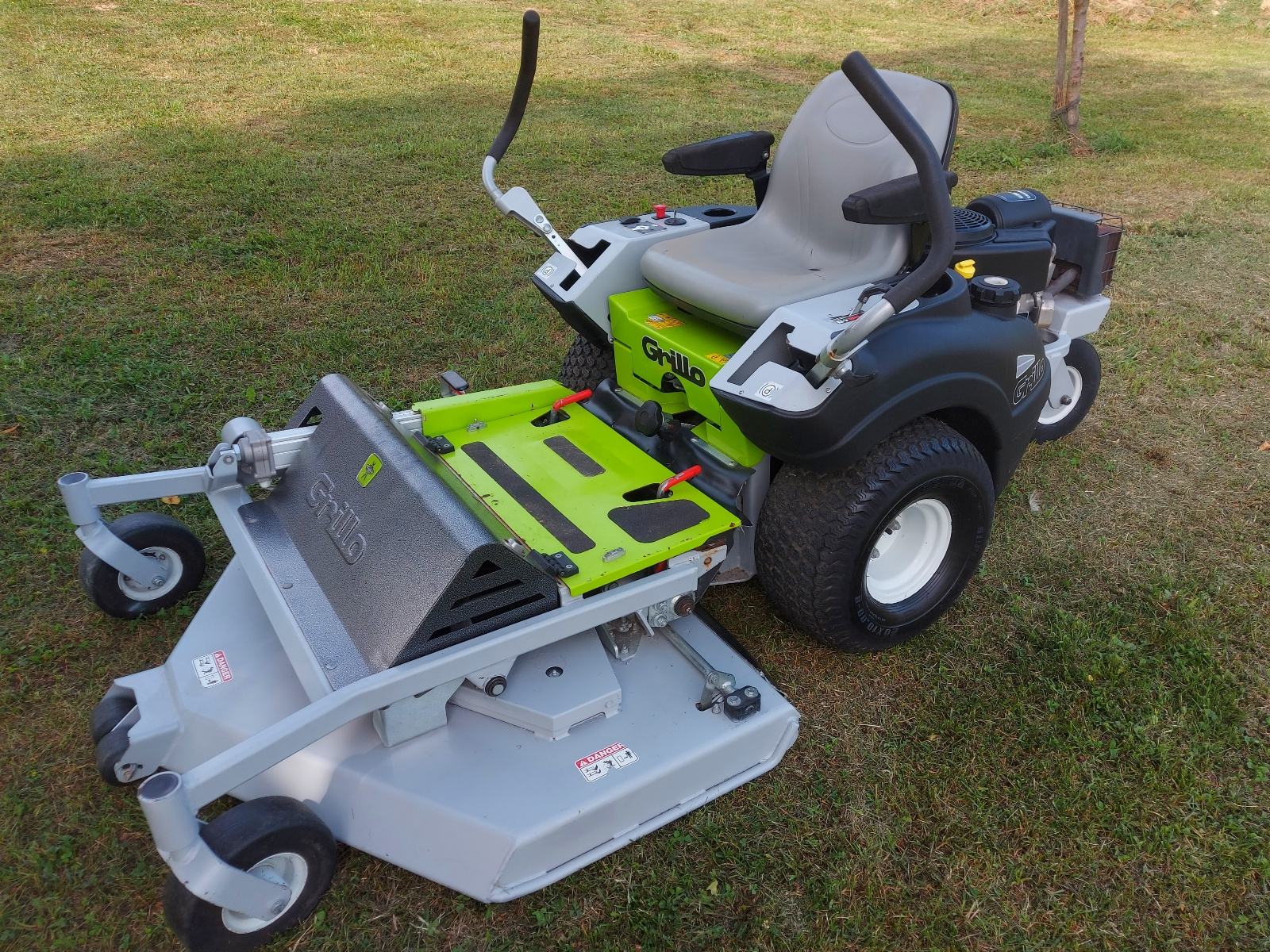 Grillo FX 27 PRO vrtni traktor zero turn rider mulčar kosilnica
