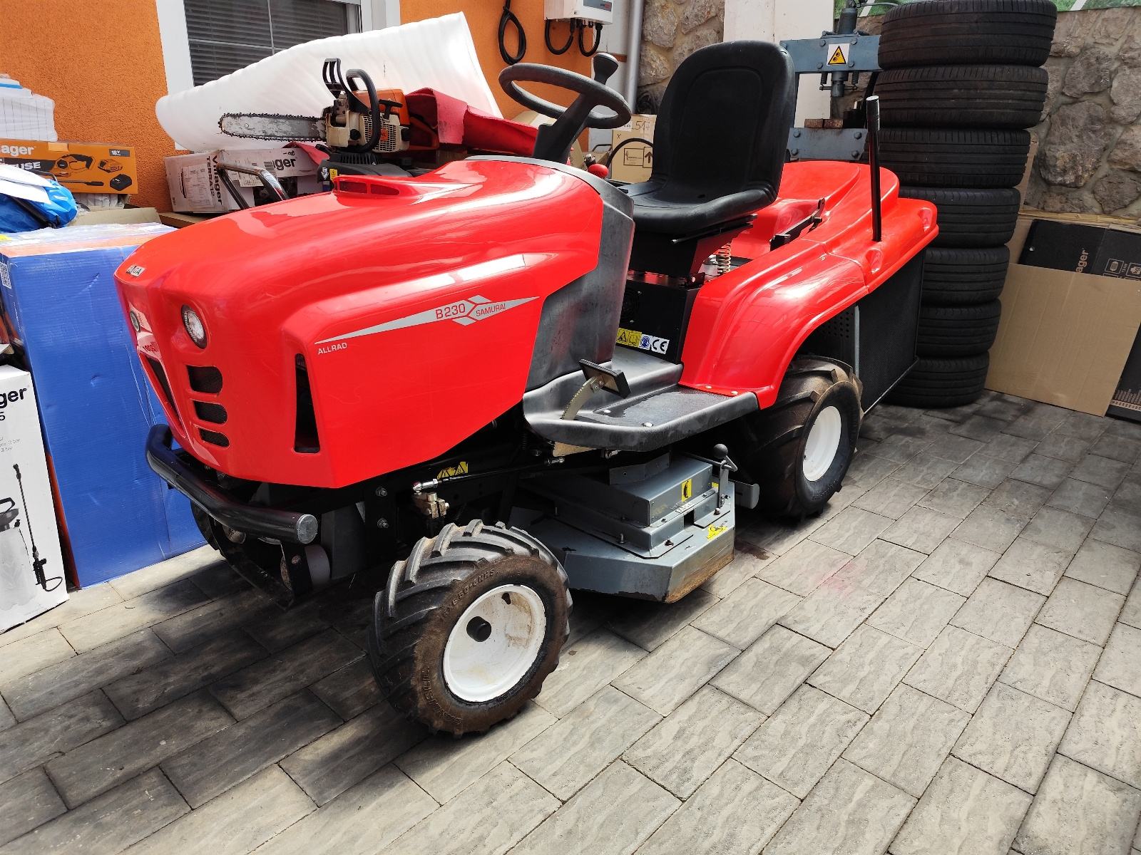 Profesionalni vrtni traktor 4x4