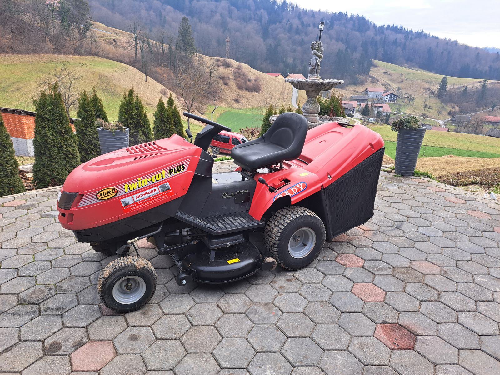 Vrtni traktor castelgarden