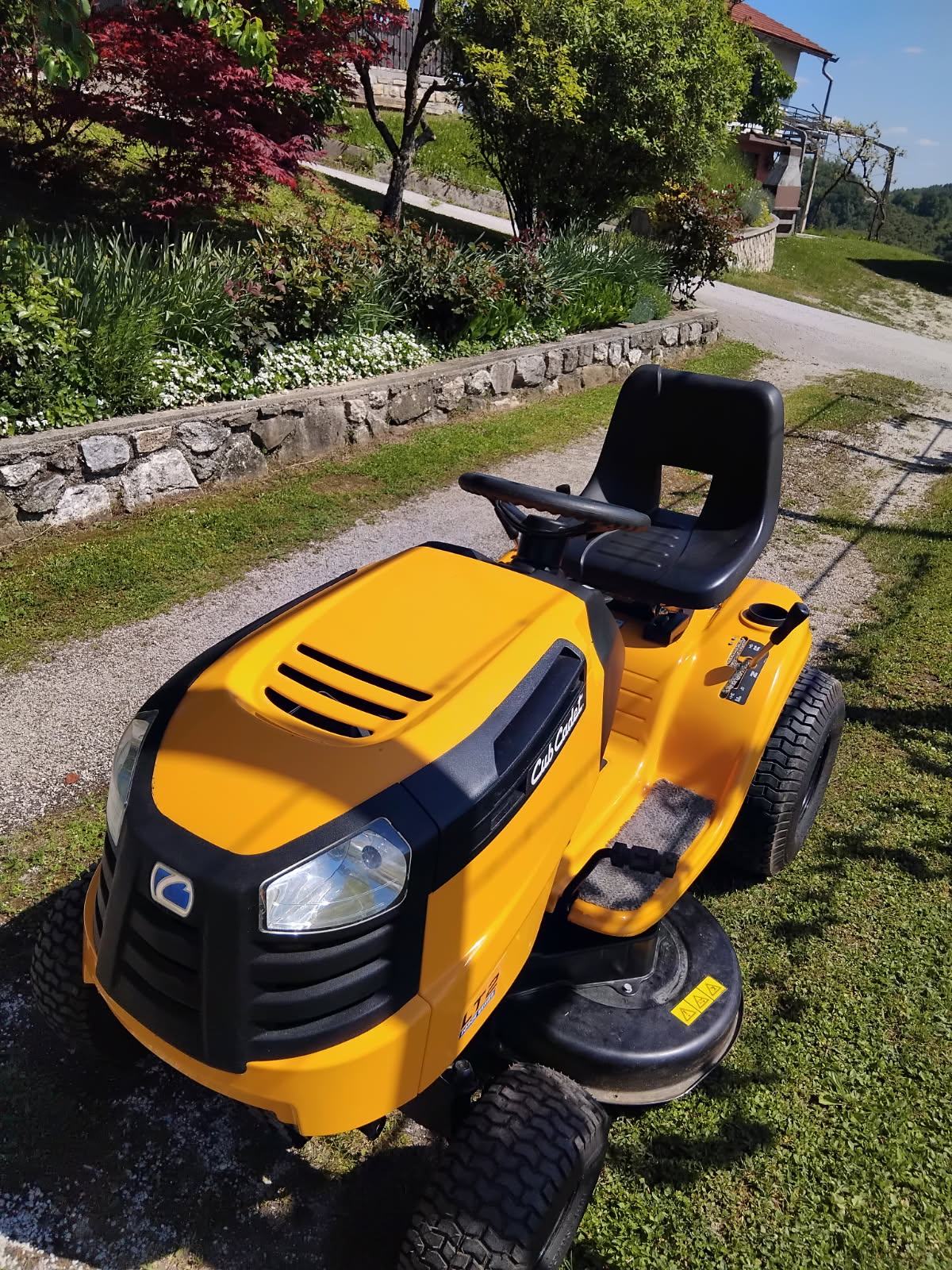 Vrtni traktor Cub Cadet