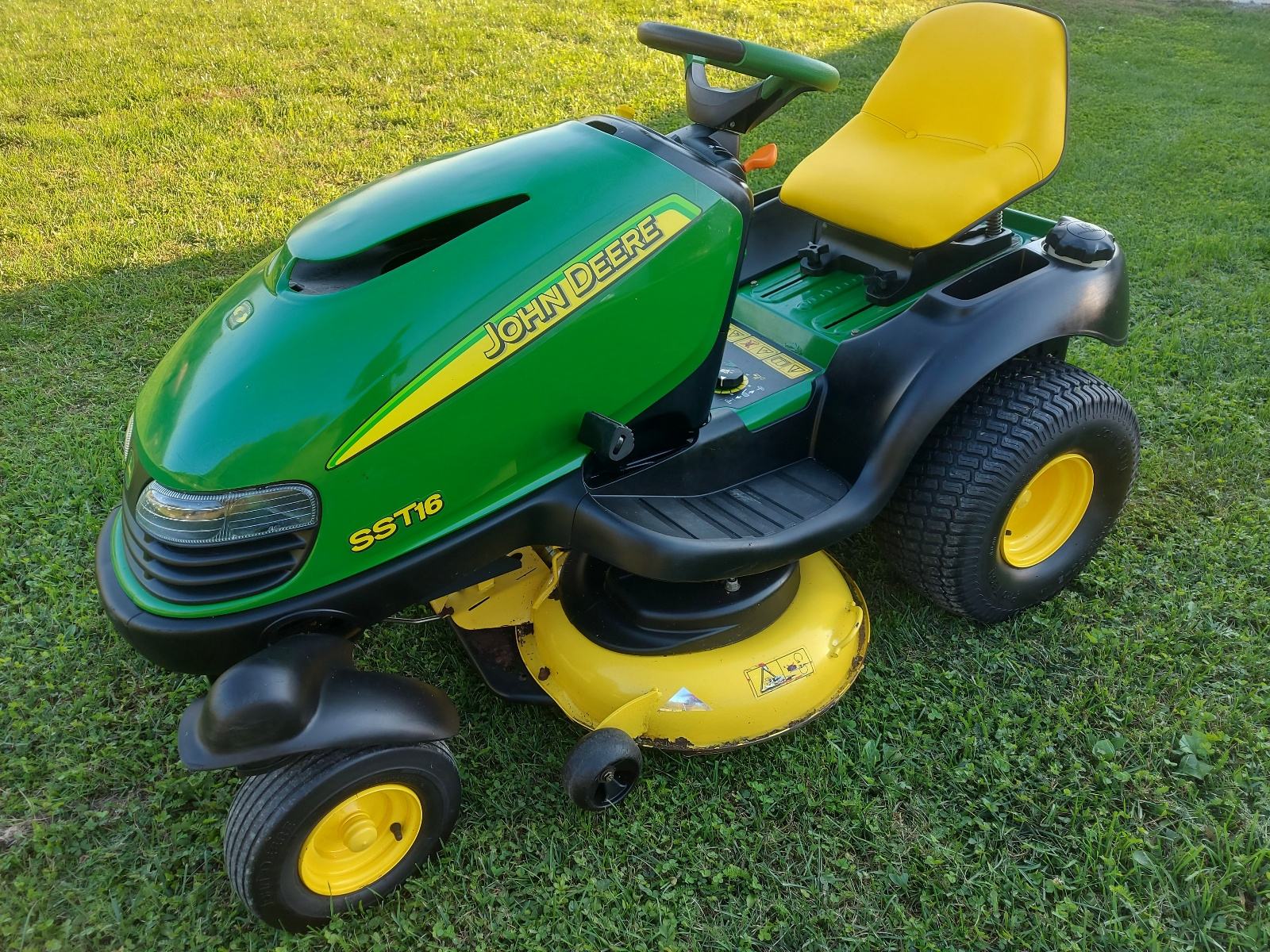 Vrtni traktor John Deere Zero-Turn mulčar ORIGINAL stanje kosilnica
