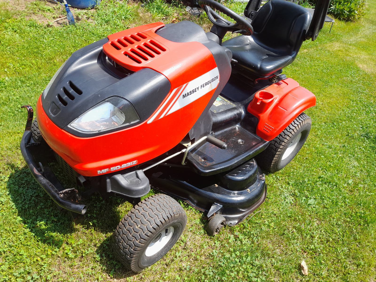 vrtni traktor Massey Ferguson 23 konjev