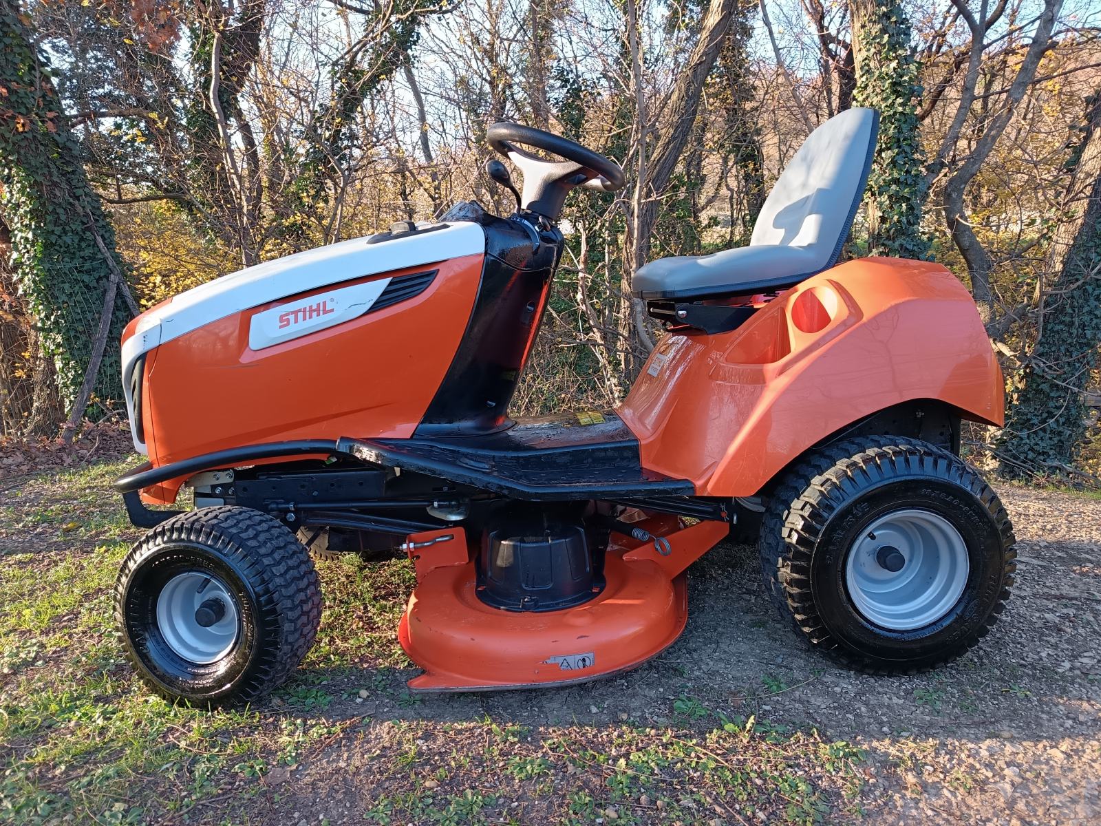 Vrtni traktor Stihl RT4112S