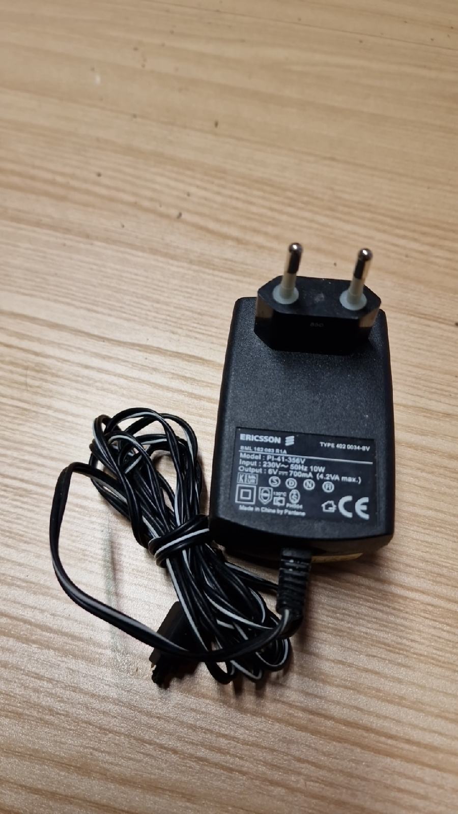 Polnilec, adapter za Ericsson mobilni telefon