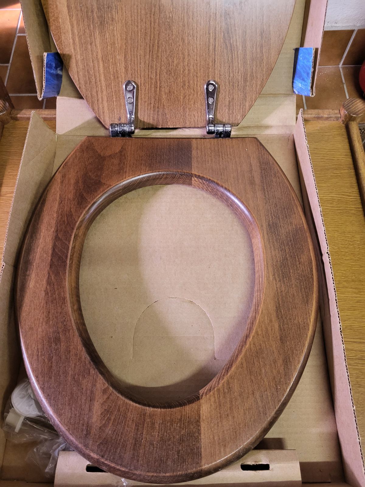 Nova lesena wc deska