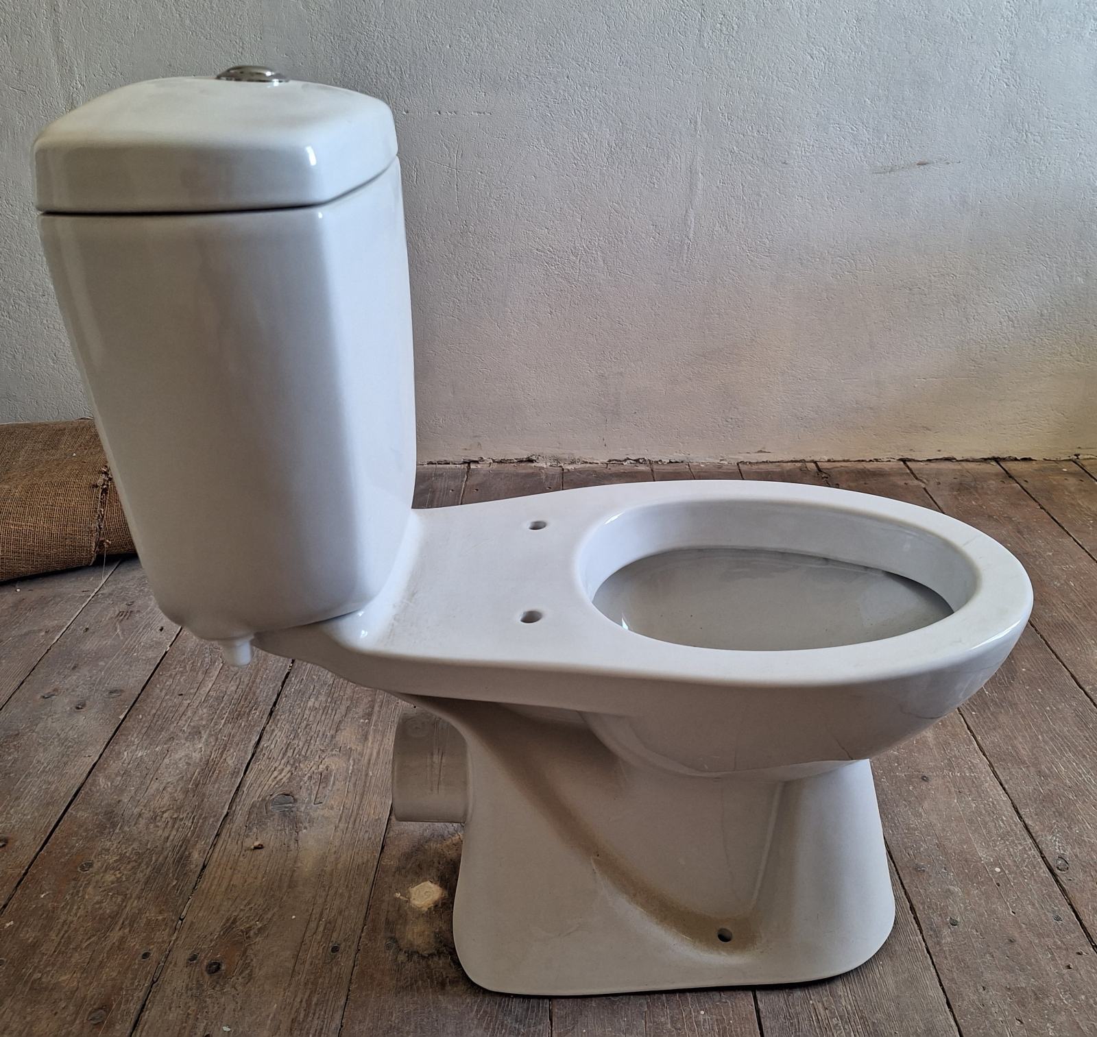 Monoblok WC školjka s kotličkom in desko