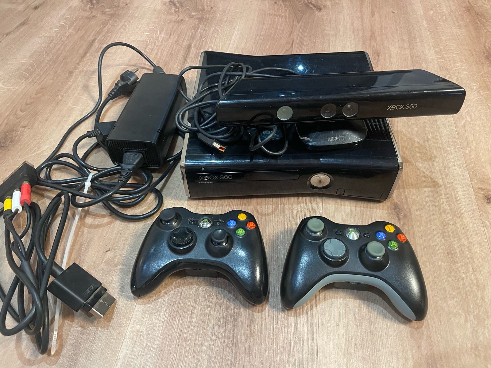 XBOX 360 slim 256Gb + Kinect
