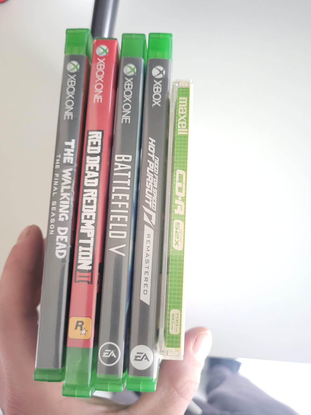 XBOX One 1T + Spawn Sedež Volan Logitec G290, +Menjalnik