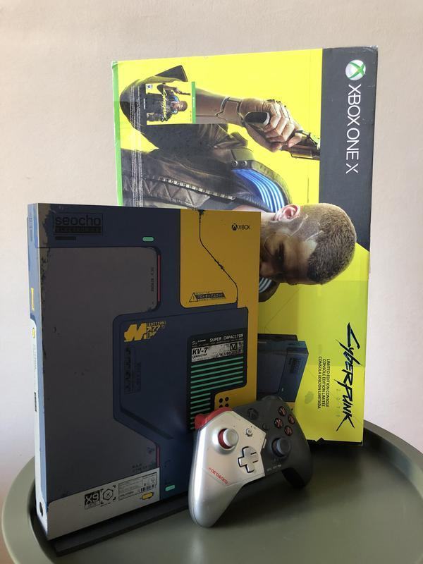 Xbox One X Cyberpunk 2077 Limited Edition 1TB + F1 volan Ferrari 458