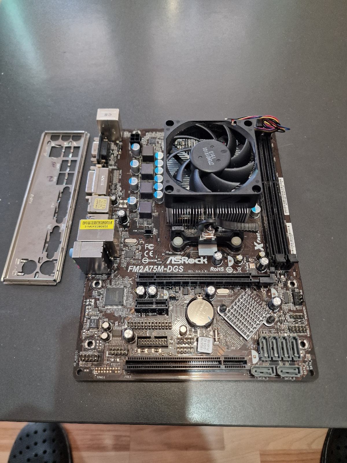 ASRock FM2A75M-DGS S-FM2+CPU AMD A8 5600K+cooler+ 8gb ram+io shield