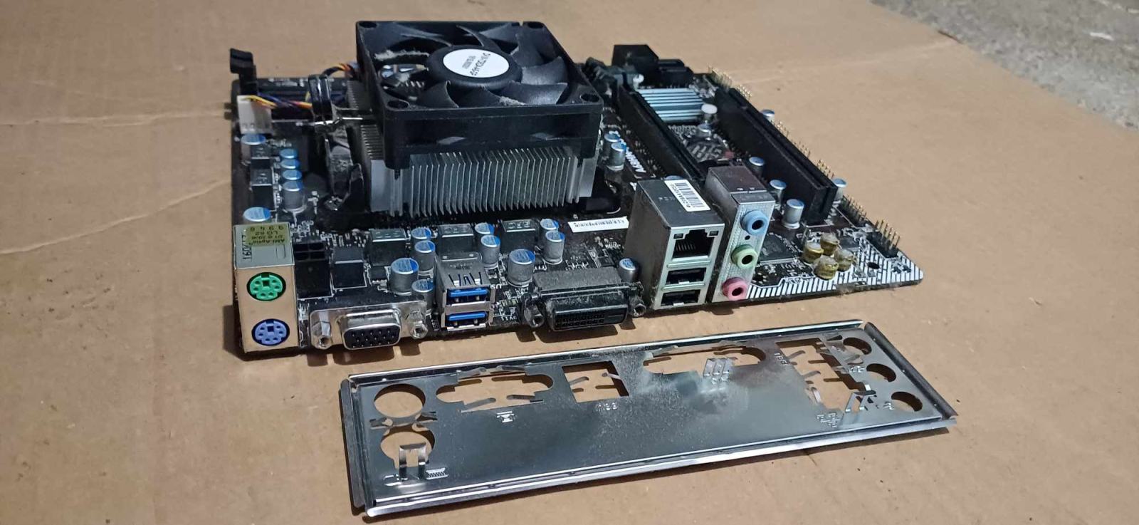 Matična MSI CPU amd A8-7600,4GB ram+cooler,GPU R7+io shield