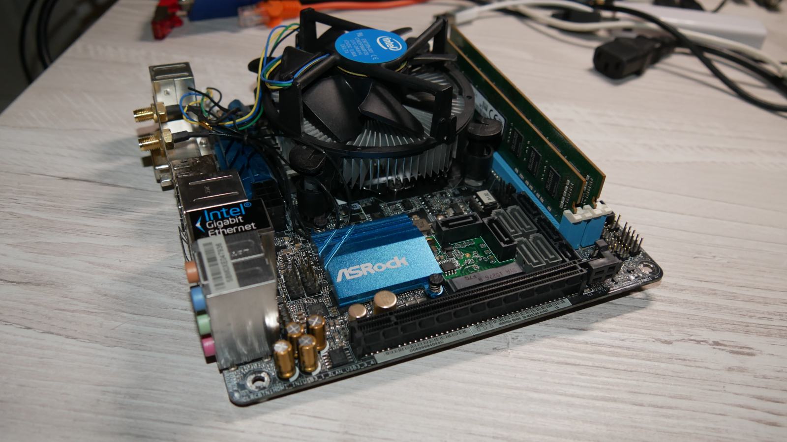 Asrock Z97 + i7 4790 + 8Gb RAM + 8 x SATA + M2