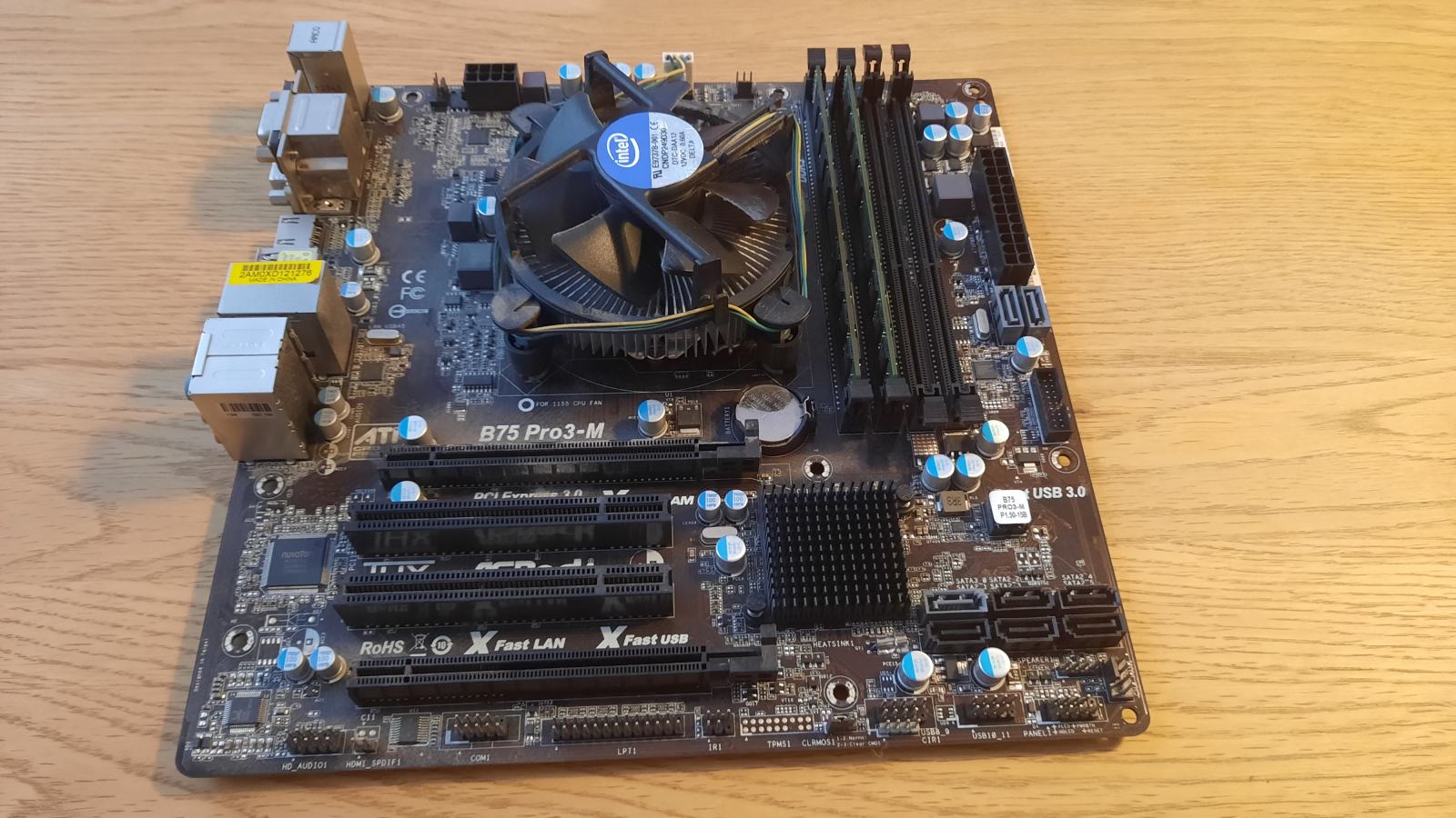 Matična plošča ASRock B75 Pro3-M LGA 1155 + i5 3350p + 8 GB DDR3