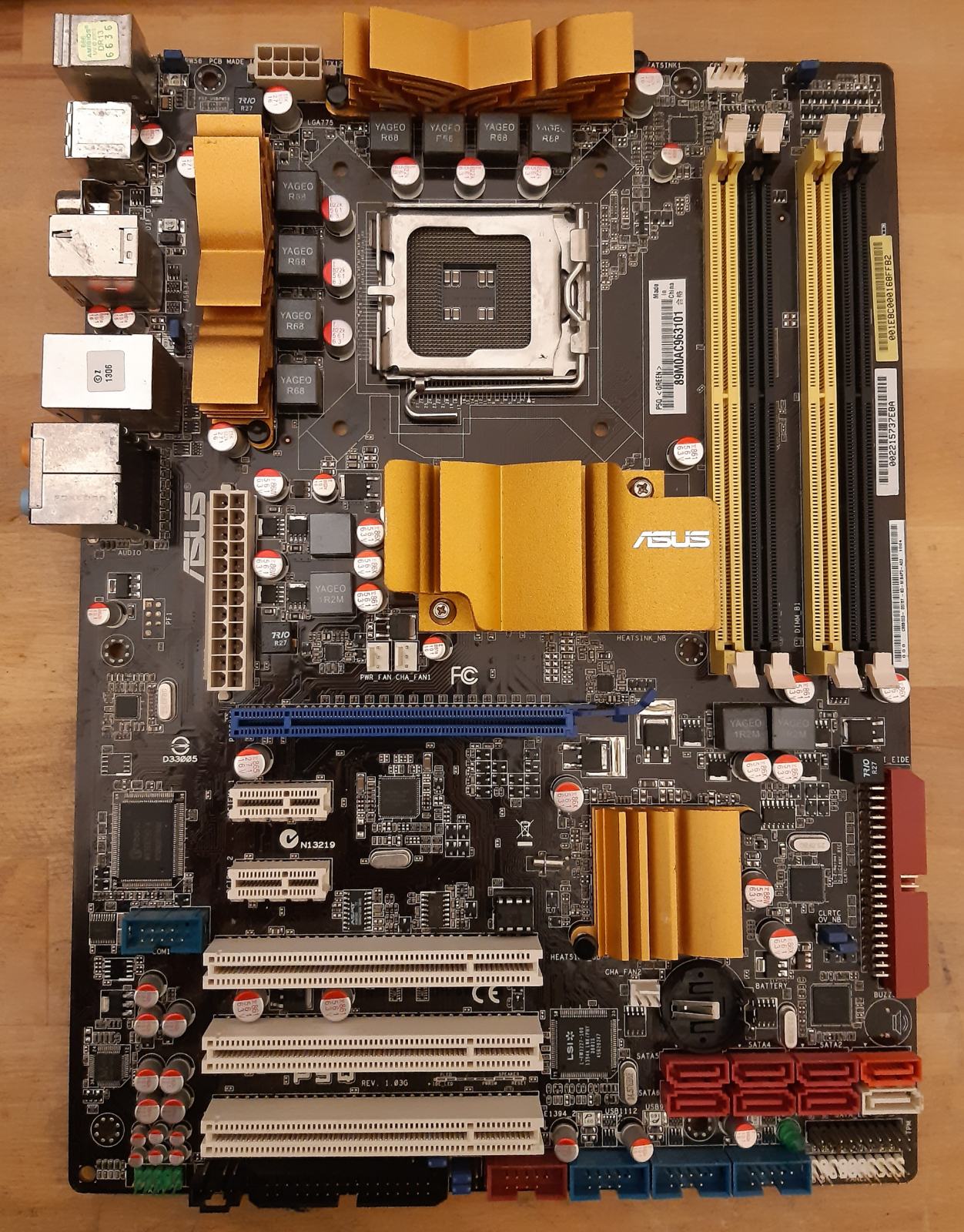 MB Asus P5Q, lga775+CPU C2D E8400+io shield