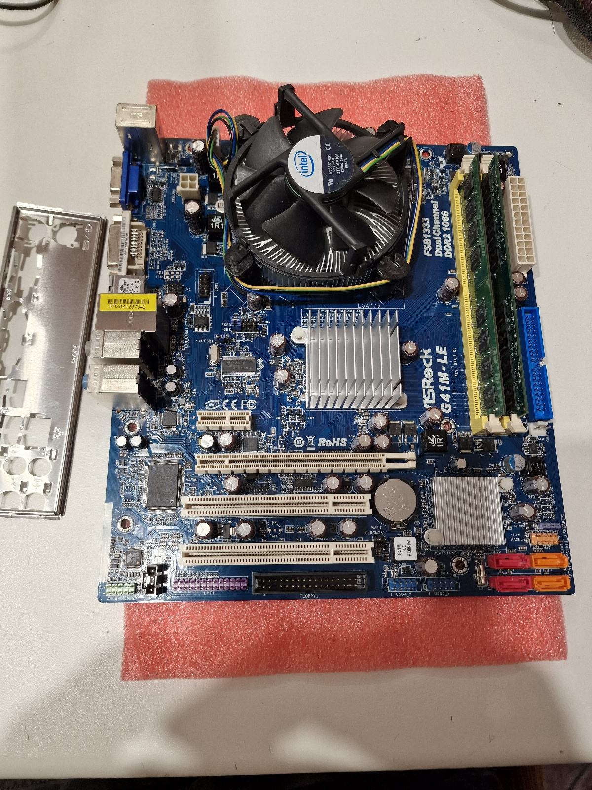 Osnovna plošča + Intel procesor +hladilnik + ram + Windows 10 pro