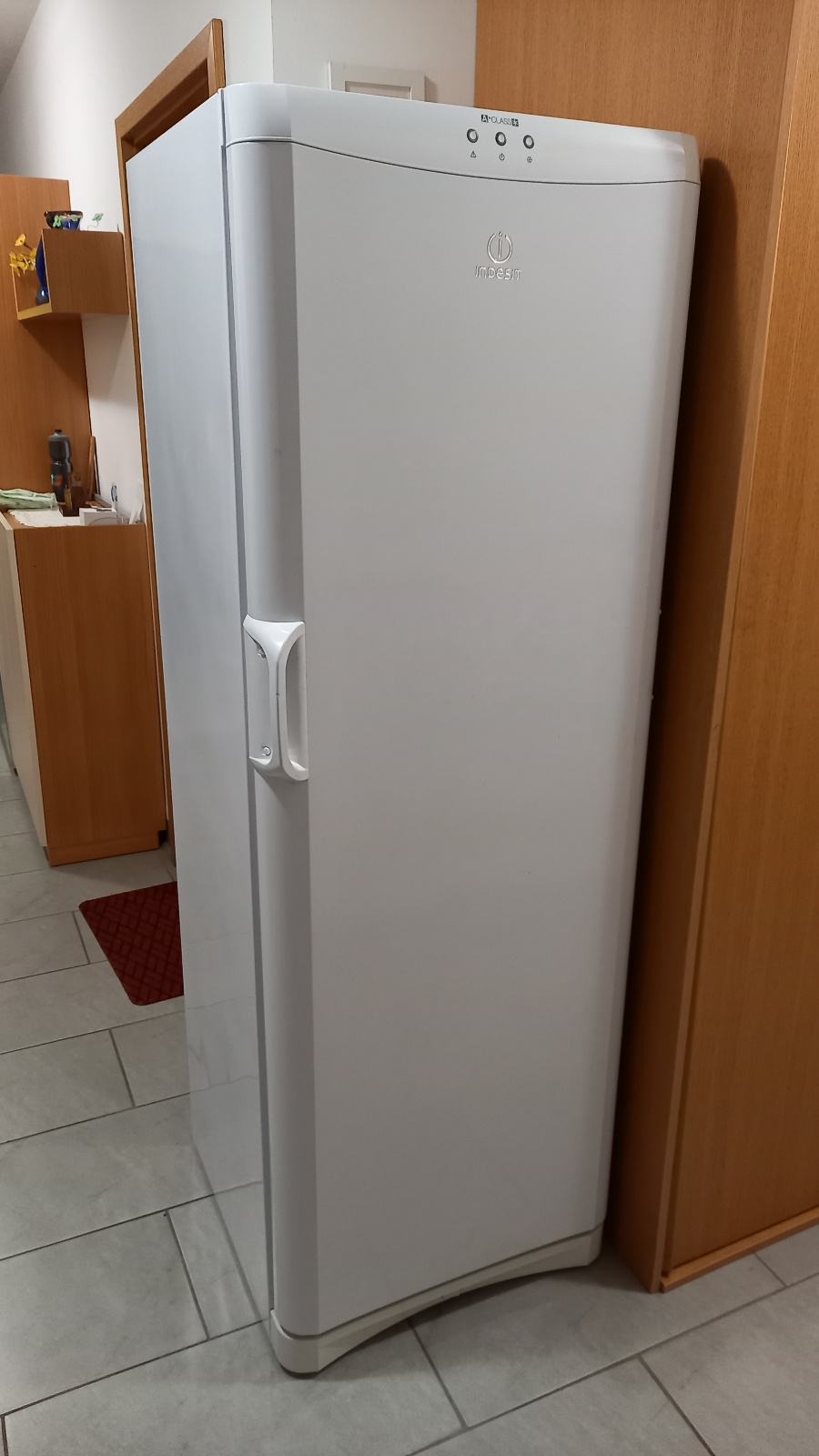Indesit zamrzovalnik, zamrzovalna omara