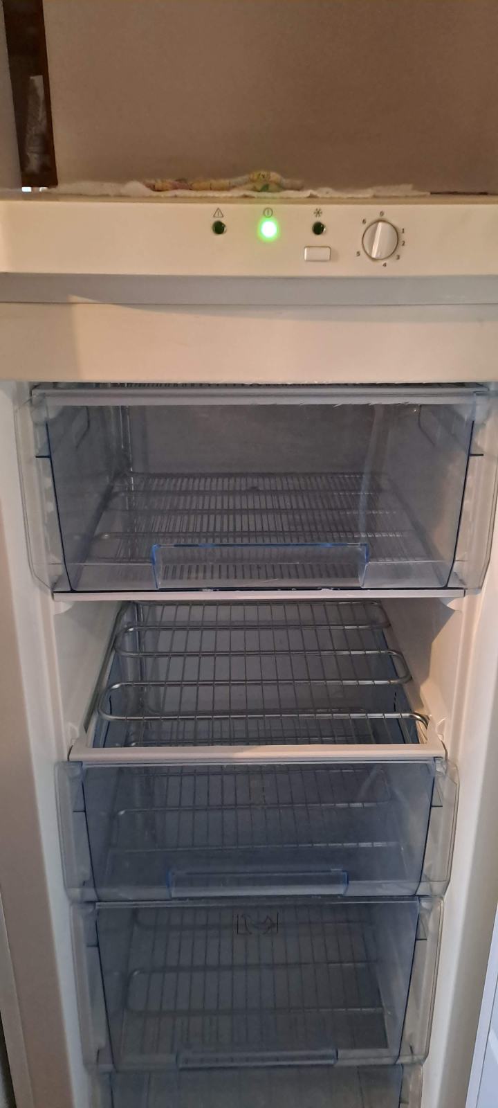 Zamrzovalna omara - zamrzovalnik Electrolux EUC19291W, neto pros. 164L