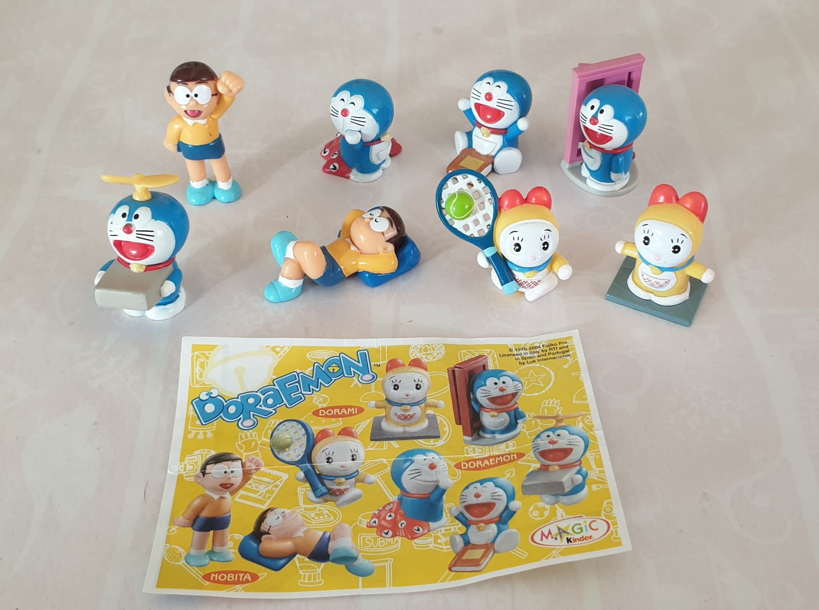 Kinder figurice Doraemon 2004